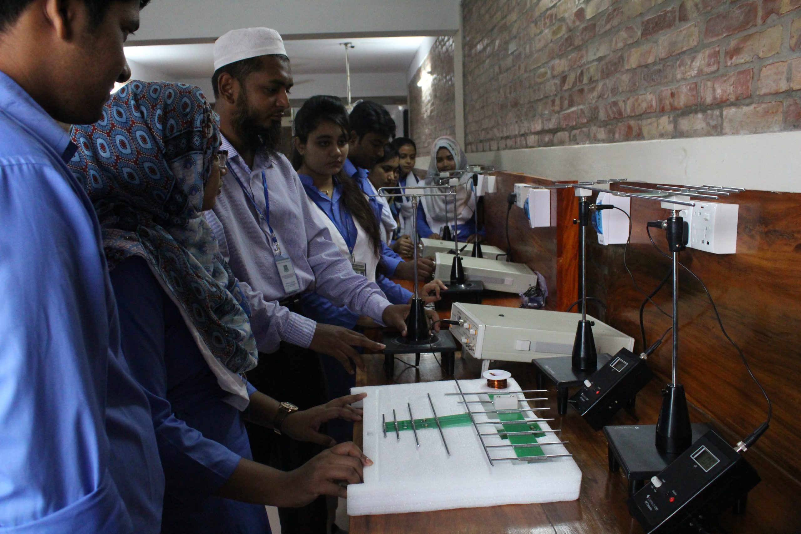 Antenna and Satellite Communication Lab - Department of Information and ...